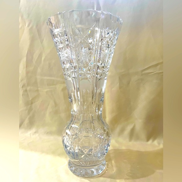 Accents | Vintage Large Pinwheel Crystal Vase | Poshmark